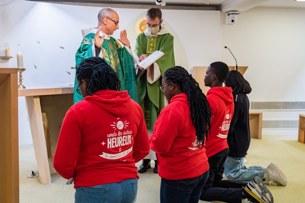 Volunteering: Fidesco sends 4 volunteers to France! - Emmanuel Community